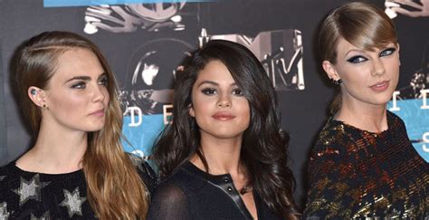 Selena Gomez Kisses Cara Delevingne For Kiss Cam At Knicks Game Ibtimes