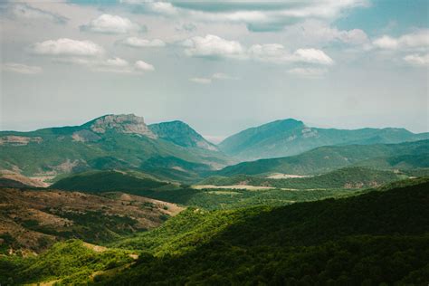 그린 마운틴 사진 Unsplash의 무료 그루지야 이미지