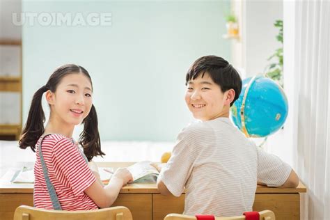 초등학생 384 Pho647 유토이미지 사진 어린이 사람 Pho647d W10004 M20001 2인 아시아 한국 한국인 동양인 고학년 학생