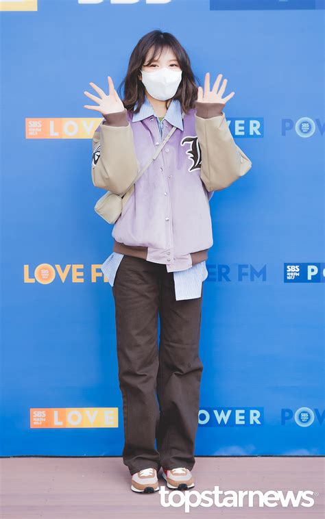 [hd포토] 레드벨벳 Red Velvet 웬디 출근 패션도 귀엽게 웬디의 영스트리트 출근길 네이트 연예