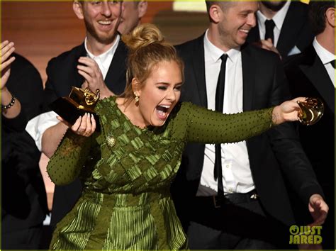 Adele Breaks Grammys Album Of The Year Statue In Half Photos Photo 3858790 Adele Grammys