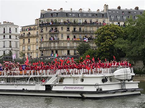 Церемония открытия Олимпийских игр 2024 Водный парад в Париже Фоторепортаж 26 07 2024 23 18