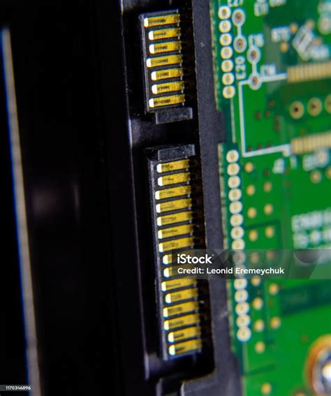 사타 하드 드라이브 커넥터 전기 구성 요소전자 보드 컴퓨터 장비의 전자 제품 Cpu에 대한 스톡 사진 및 기타 이미지 Cpu 공학 과학 Istock