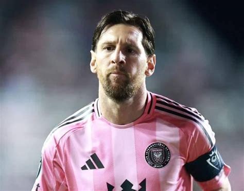 梅西个人表演：胸部停球，16米左脚凌空世界波！现场沸腾国际苏亚雷斯进球