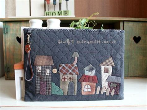퀴니퀼트 하우스 클러치백 직접 만드시는 퀼트diy 패키지 입니다 요즘 클러치백이 유행이지요 멋스럽고 편하게 들고 다닐수 있는 클러치백을 퀼트로 만들어 보았습니다