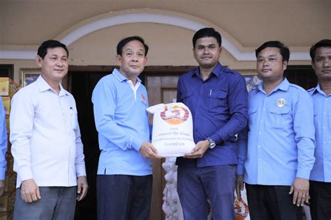 ឯកឧត្តមបណ្ឌិត ហ៊ុន ម៉ាណែត សមាជិកគណៈកម្មាធិការកណ្ដាលគណបក្សប្រជាជនកម្ពុជាបានផ្ដល់អង្ករ ៨១ តោននិងមី