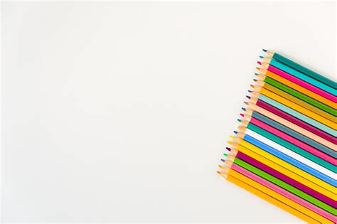 흰색 배경에 Olored 연필 복사 공간 모형 플랫 레이 예술 창의성 교육 개념 0명에 대한 스톡 사진 및 기타 이미지 0명 개체 그룹 공예 Istock