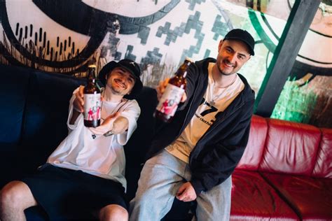 Foto Breidaks Un Ansis Trakā Ballītē Paziņo Ka Izmēģinājuši Veiksmi Jaunā Arodā Kokteilis Lv