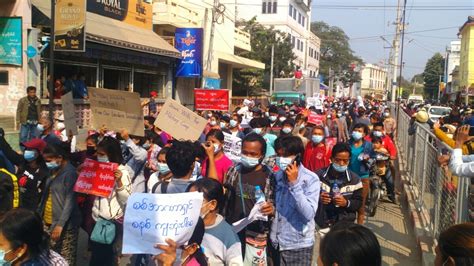 မြင်းခြံမှာ စစ်တပ်နဲ့ရဲပစ်ခတ်လို့ အရပ်သားနှစ်ဦးဒဏ်ရာရ