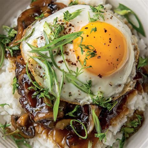 Hawaiian Loco Moco With Savory Gravy And Fried Egg Magic House Recipes