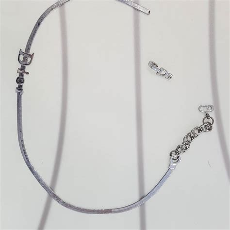 한국쥬얼리수리센터 착용하시던 디올 목걸이가 끊어져 수리가 들어왔어요~ 뱀줄체인 특성 상 수리자국이