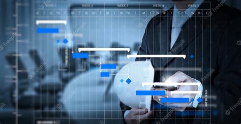 프로젝트 관리자는 이정표 진행 계획 및 Gantt 차트로 작업 및 업데이트 작업을 수행합니다 프리미엄 사진