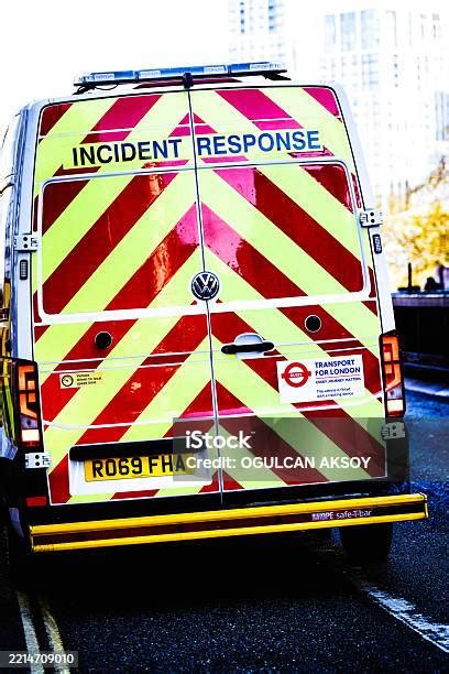 Incident Response Unit Transport For London 차량 후방 모습 고가시성 쉐브론 반사 상징 런던 잉글랜드 영국 사고와 재해에 대한 스톡 사진