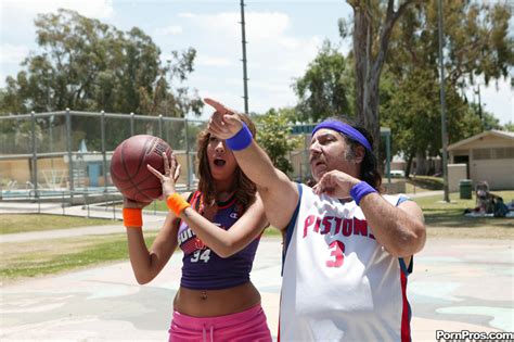 Latina In Tiny Shorts Isis Taylor Plays Basketball With Porn Legend Ron
