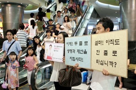 승관원 동아리와 에스컬레이터 두줄서기 캠페인 실시 국민의 안전을 위한 세이프코리아뉴스