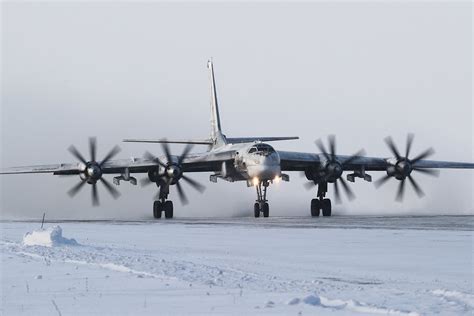 Скільки ракет випустили Ту-95МС із аеродрому "Енгельс", і який вік ...