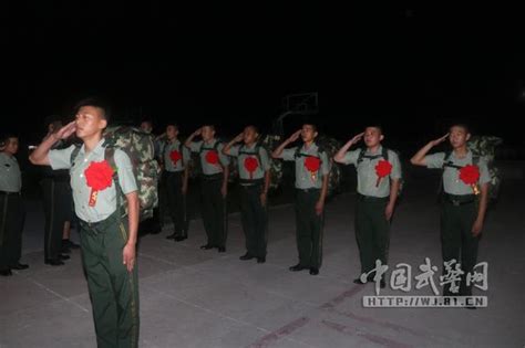 武警北京總隊十二支隊退伍老兵揮淚告別軍營 每日頭條