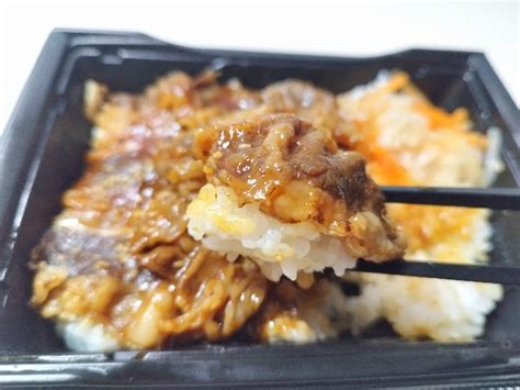 炭火焼牛カルビ焼肉弁当【ローソン】牛カルビたっぷりで美味しいお弁当です いぬきちのコンビニ飯