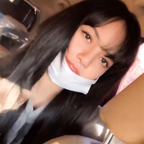 Blackpinks Lisa Finally Exposed Her Forehead And Blinks Are Losing