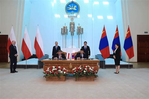 Монгол Улс БНПУ ын харилцаа хамтын ажиллагааны баримт бичгүүдэд гарын