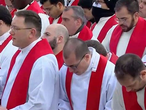 Папа Франциск е приет в болница в Рим