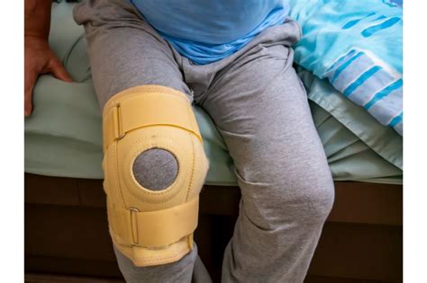 Should You Wear A Knee Brace To Bed Med Consumers