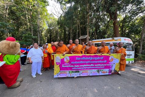 ชาวจังหวัดสุราษฎร์ธานีพร้อมใจร่วมขบวนแห่ผ้าห่มพระธาตุศรีสุราษฎร์ สยามรัฐ