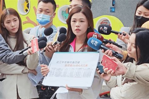 國小校舍牆裂發霉下磁磚雨 洪婉臻喊話蔣萬安師生安全不容妥協