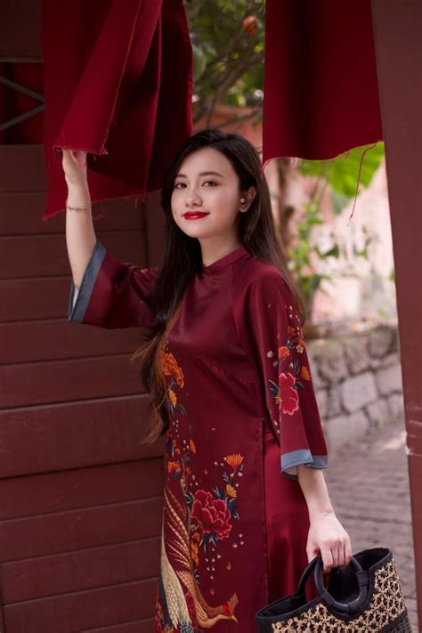 Cô gái bị gạ chat sex giá triệu từng là chị Ong Vàng đình đám một thời tuổi đã làm MC