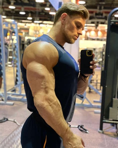 Gym Musky Bodybuilder On Tumblr
