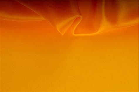 텍스처 배경 패턴입니다 레드 옐로우 골드 음영 실크 직물 텍스트 공간 골드 새틴 질감 빨간 실크 배경 자연 질감에 따라 0명에 대한 스톡 사진 및 기타 이미지 Istock