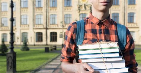 Вступати до коледжу чи просиджувати штани в школі Мережу сколихнула