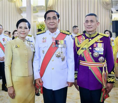 Deep Blue Sea On Twitter ต ตู่ ต ต่อ ทหารเสือฯ “บิ๊กตู่” กับ “ตัวเต็ง ผบ ทบ ” พลเอกประยุทธ์