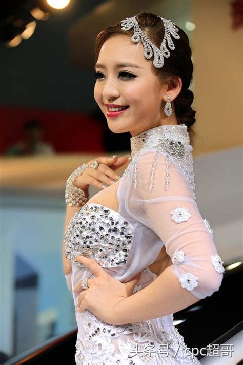 國際車展美女曹陽展會照片 每日頭條