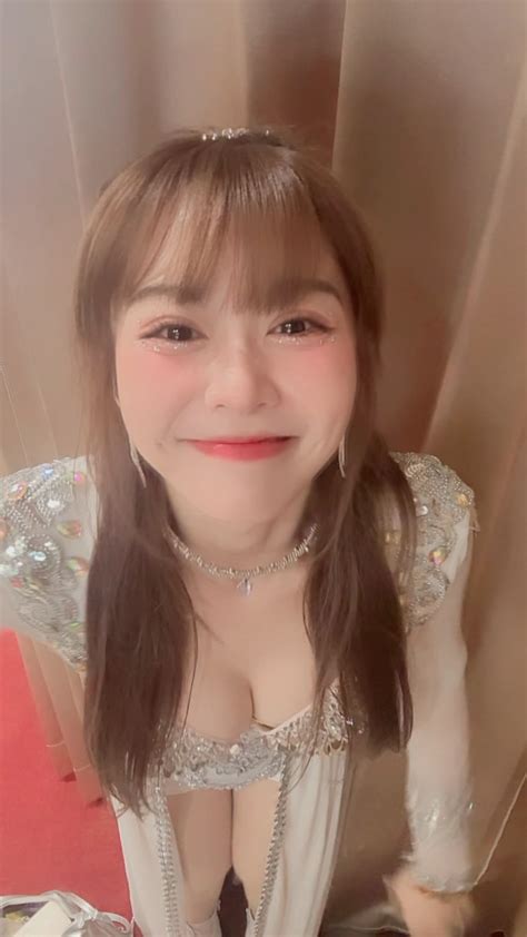 璐葳 Ava 不是吧 怎麼開始穿帽踢了🤣🤣🤣 Instagram