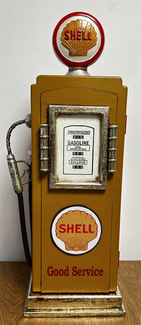 Shell Gele Pomp Klein Houten Kast Metalsigns