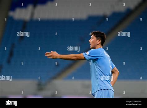 Jung Woo Young Orchestrates His Teammates For A Free Kick During Al