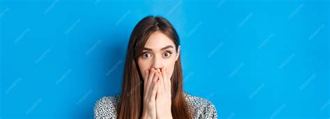 Premium Photo People Emotions Concept Shocked Young Woman Face