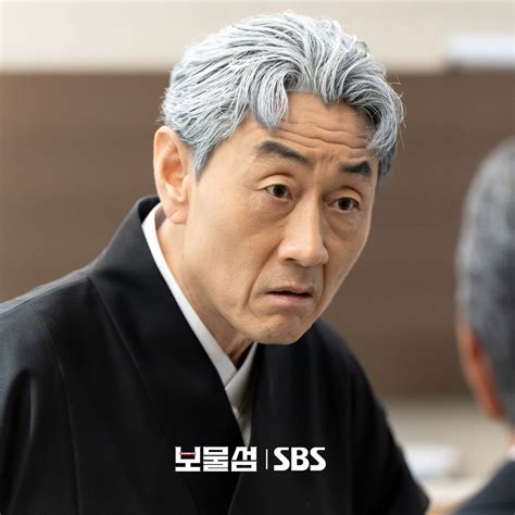 Heo Joon Ho Ambushes Park Hyung Sik At The Hospital In Buried Hearts