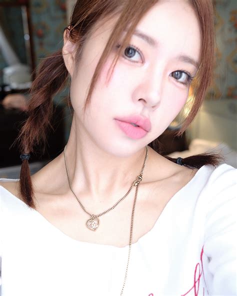 🥇뷰티계의 트랜드세터 상은언니 목에 담걸린채로 열일하고 뻗은 어제💀 어제는 국내해외에서 활발히 활동중이신 아티스트 분들과