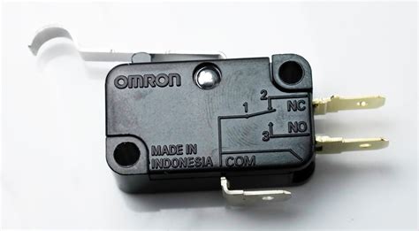 Omron Micro Limit Switch With Curved Tip Lever V 154 1c25 15a 125