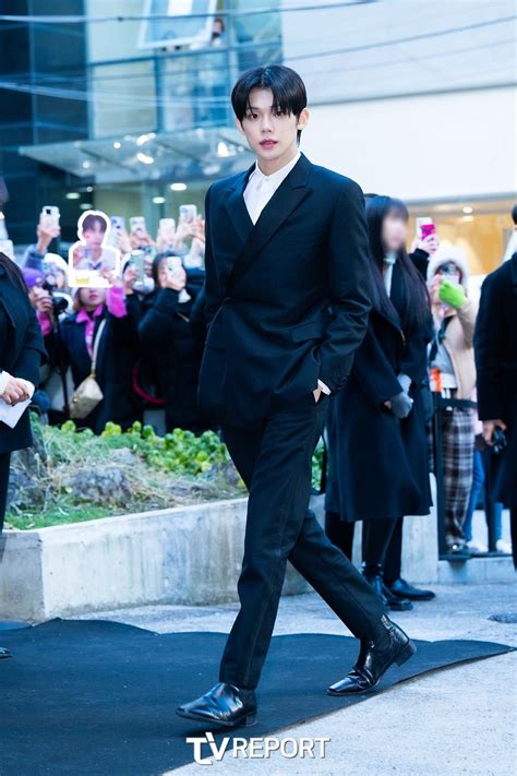 [t포토] 연준 팬들의 사랑 받으며