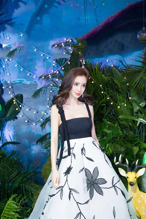 Angelababy花朵裙飘逸灵动高贵优雅宛若小公主