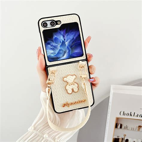 갤럭시 Z플립5 케이스 격자무늬 곰돌이 스트랩