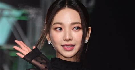 에스파 카리나 쿨한 인사 [포토]