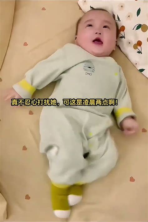 专家说，小孩在专心做一件事的时候，不要去打扰他，不要破坏他的专注力，我就想问问专家，像这种六个月大的小孩大半夜不睡觉，一到晚上就开始嗨，我能不