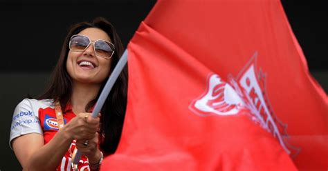 بالی ووڈ اداکارہ پریتی زنٹا نے کرکٹ شائقین کو پشتو میں کیا پیغام دیا؟ Independent Urdu