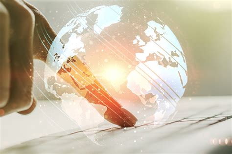 추상적 인 디지털 세계지도의 이중 노출 및 배경 빅 데이터 및 블록 체인 개념에 노트북에 손 입력 개념에 대한 스톡 사진 및 기타 이미지 Istock