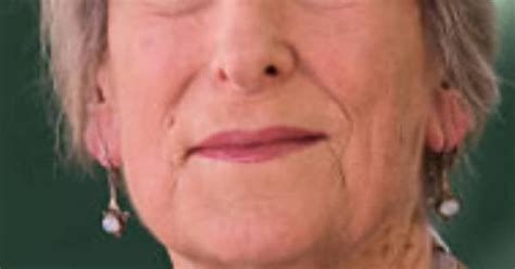 Janet Henfrey Tomatazos