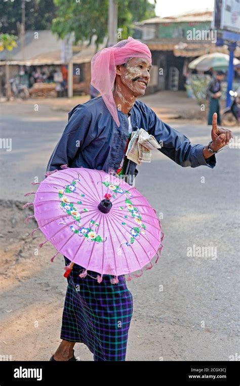 U Shwe Yoe And Daw Moe Folk Dancer In Anisakan Mandalay Region